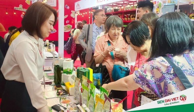 Sen Đại Việt tham gia "Tuần hàng Việt Nam tại Thái Lan 2023" | Sen Đại Việt